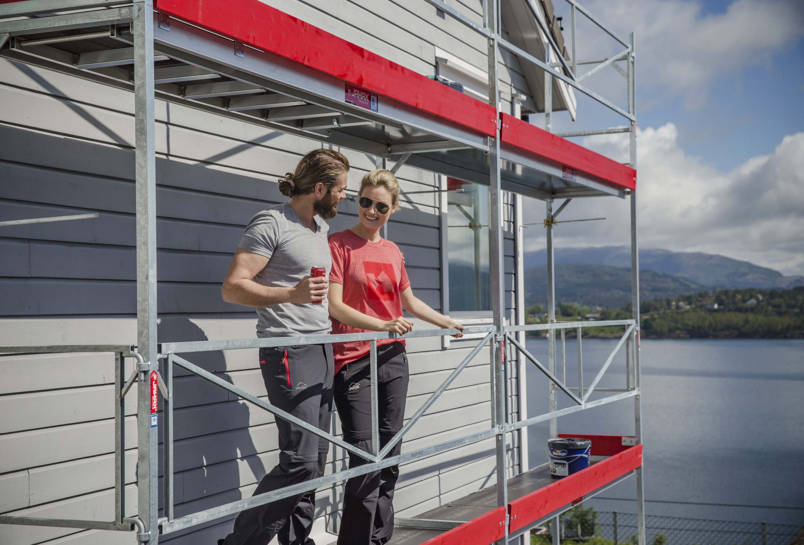 LOCKING HINGE FOR PLATFORM LADDER - Jamax